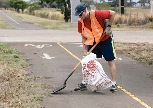 Cyclists come together for cleanup | News, Sports, Jobs - Maui News